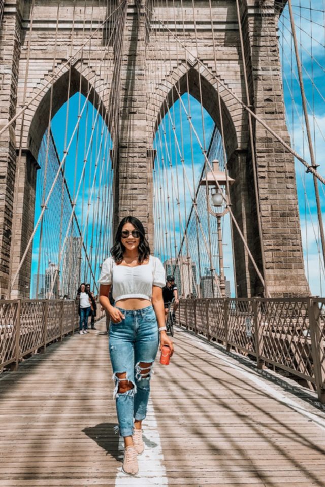 27 Sizzling New York Summer Outfit Ideas - ItsAllBee | Solo Travel & Adventure Tips