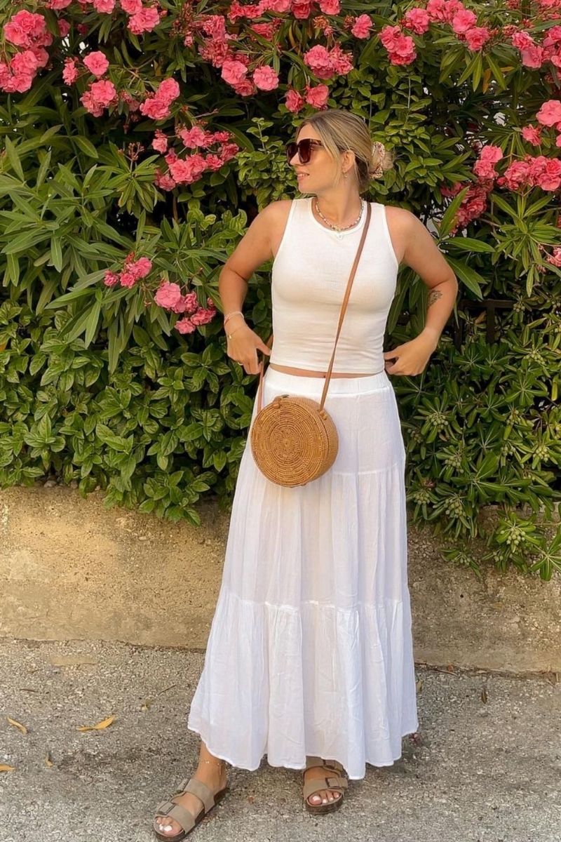 23 Chic White Maxi Skirt Outfit Ideas You Can Copy - ItsAllBee | Solo ...