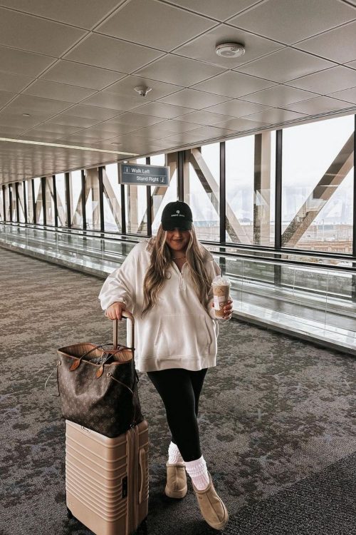 24 Effortlessly Stylish Fall/Winter Airport Outfits for Jet-Setting in Comfort - ItsAllBee ...